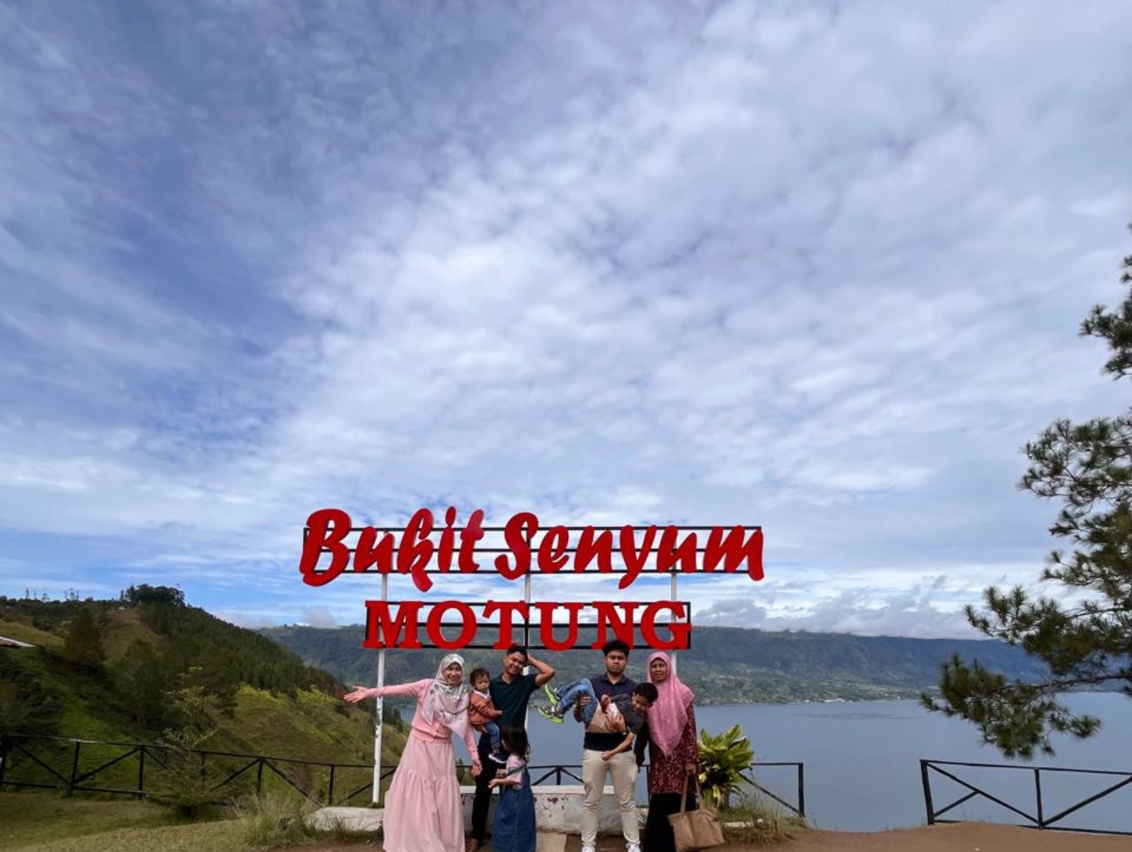 WISATA BUKIT SENYUM MOTUNG - Amir Tour Travel